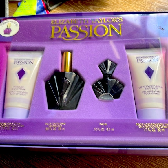 Elizabeth Taylor | Bath & Body | Nib Elizabeth Taylor Passion Perfume ...